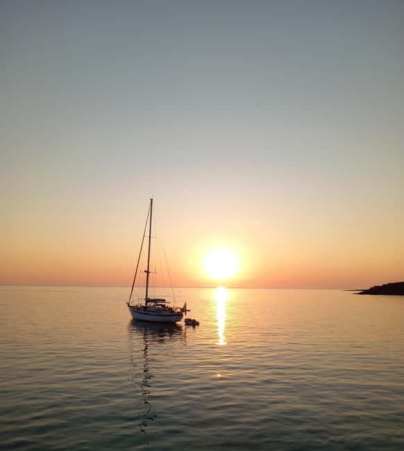 Cagliari: Sailing boat tour in the Gulf of Angels