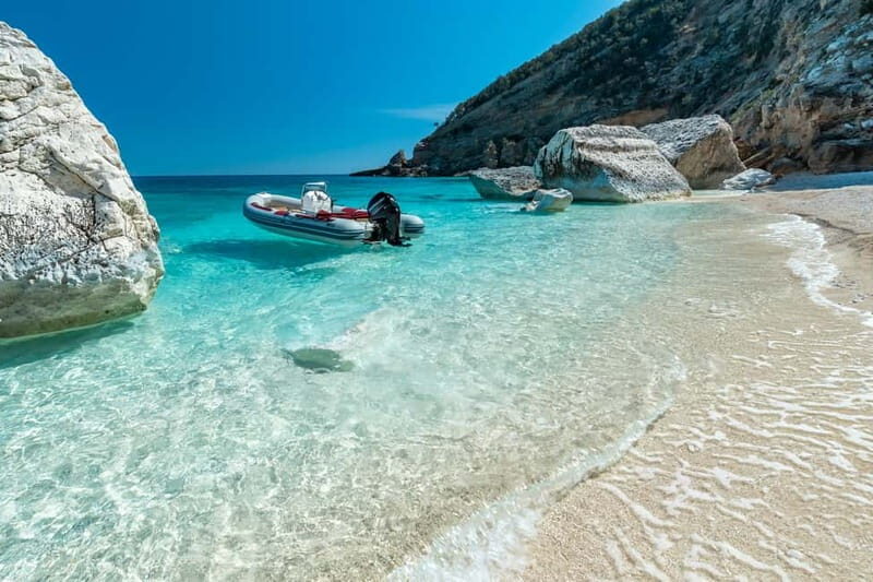 Cala Gonone: 6-Metre Dinghy Rental (without boat licence)