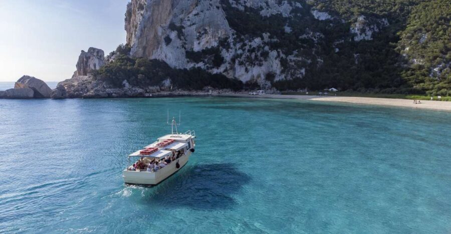 Cala Gonone: Guided Boat Tour to Cala Luna Beach