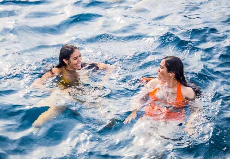 Calpe: Motor catamaran with optional lunch and swimming stop - FAQ