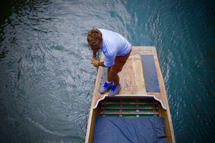 Cambridge: Chauffeured Punting Tour