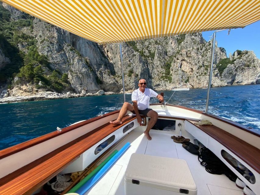 Capri: Island and Grottos Boat Cruise with Snacks and Drinks