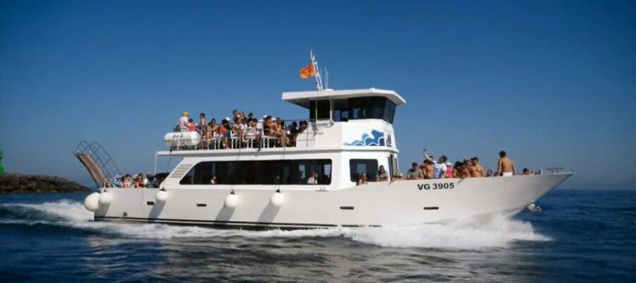 Capri: Island Boat Tour with Blue Grotto Stop