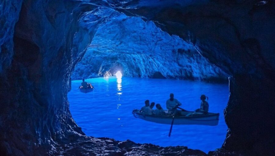 Capri: private boat tour with visit to the caves