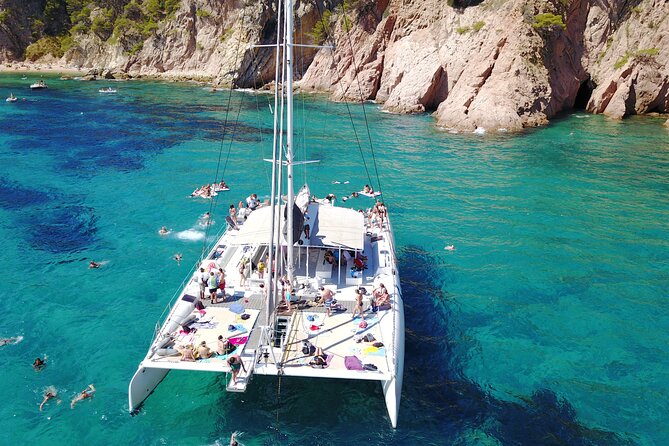 Catamaran ride -Costa Brava with barbecue and drinks. Familiar. - Setting Expectations for Your Costa Brava Catamaran Ride
