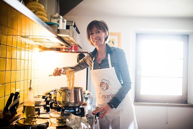Cesarine: Market Tour & Cooking Class at Local's Home in Lucca