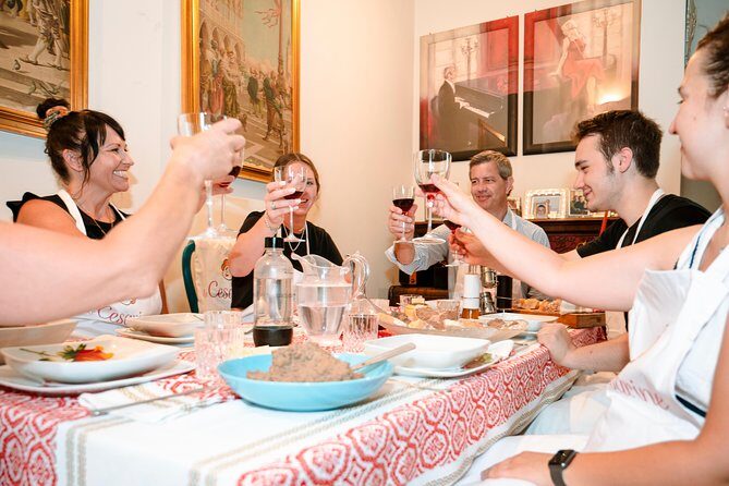 Cesarine: Market Tour & Dining at a Local's Home in Naples