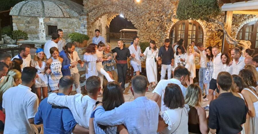 Chania: Cretan Folklore Dance Show with Dinner