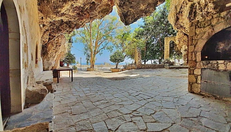 Chania Unfiltered: Craft Beer Tasting & Hidden Cave Hike