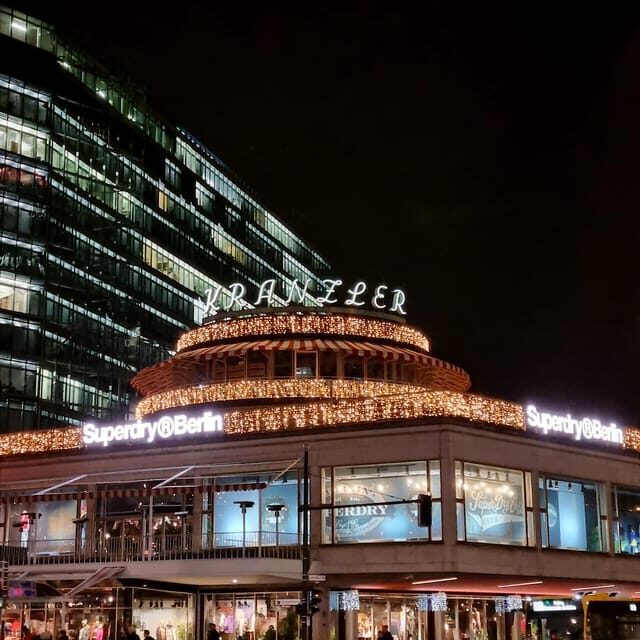 Christmas market lights tour bus through Berlin, free mulled wine (2.5 hours)