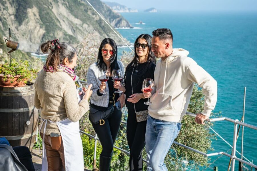 Cinque Terre: Gnocchi & Pesto cooking class with seaview
