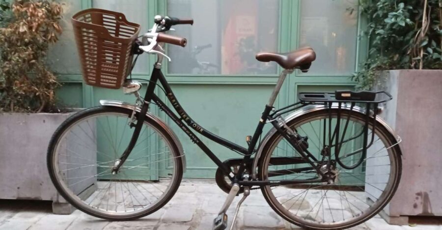 City bike rental in Paris (8h)