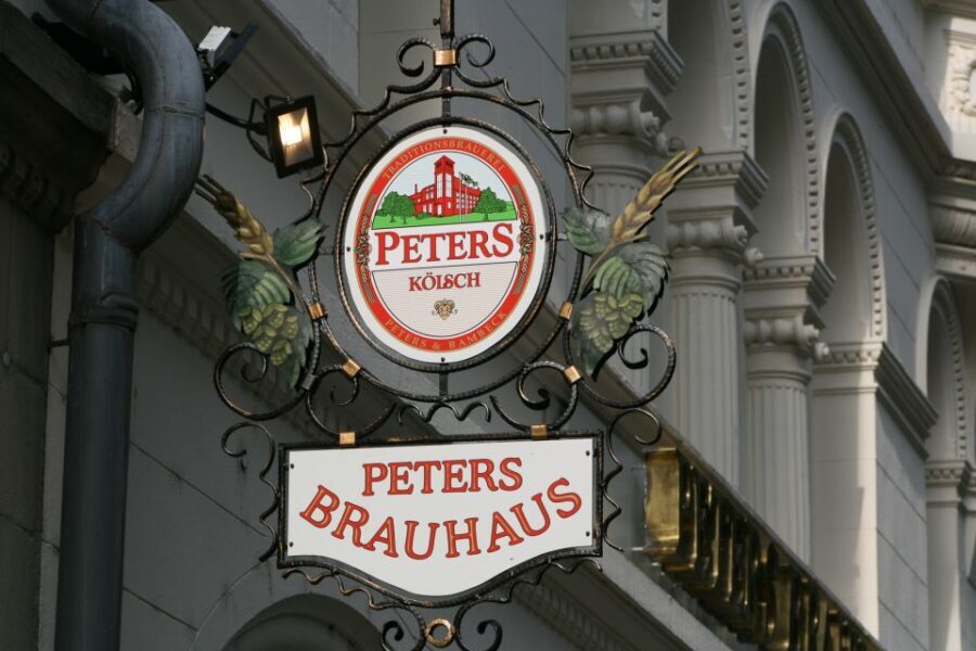 Cologne: Old Town Walking Tour with 1 Brewery Visit & 1 Beer