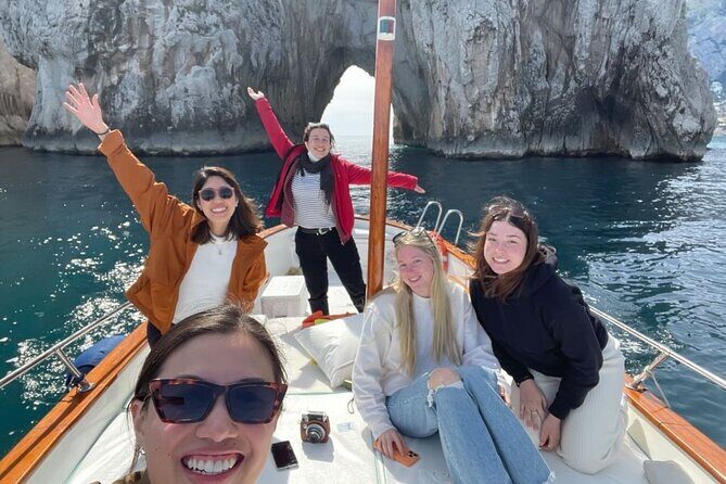 Complete Private Guided Two Hour Tour of the Coast of Capri