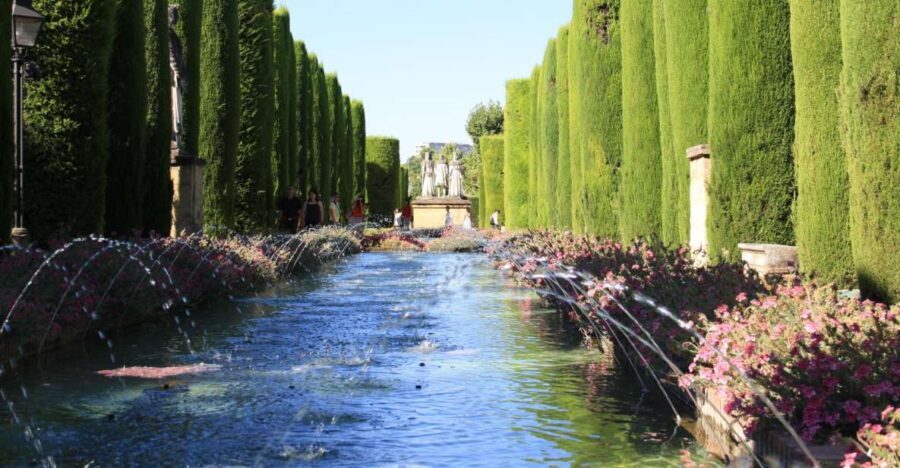 Córdoba: Alcázar and Jewish Quarter 2-Hour Guided Tour