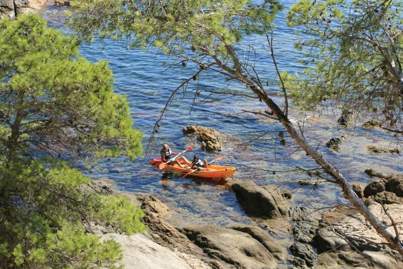 Costa Brava: Sant Feliu de Guíxols Kayak & Snorkel Tour