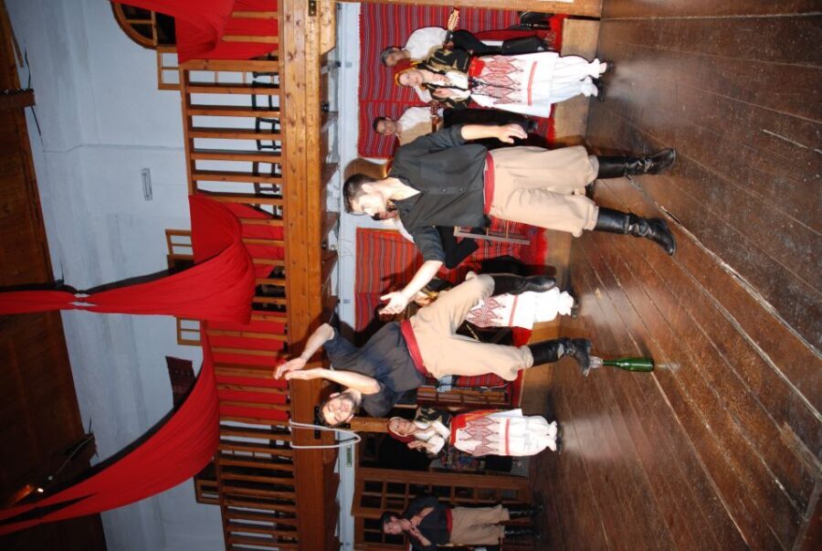 Crete: Traditional Dance Show and Buffet Dinner with Wine