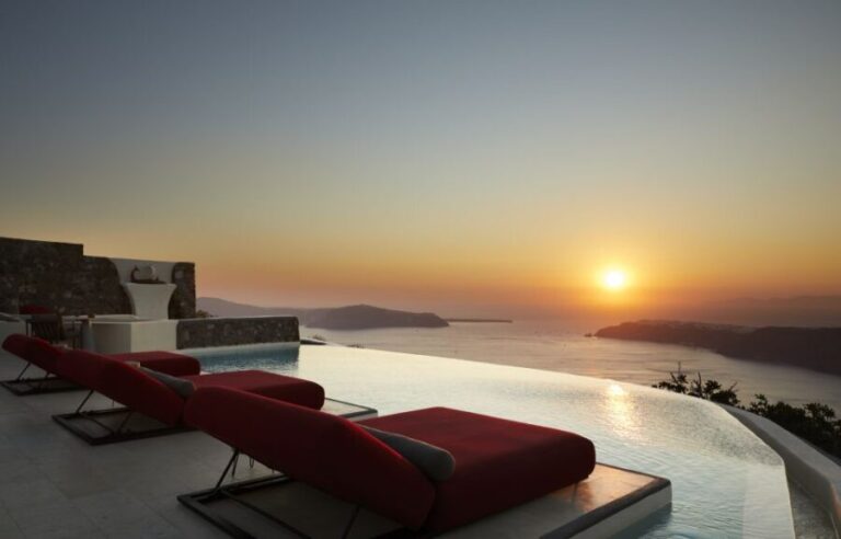 Daybed Relaxation with infinity pool use with caldera views - The Setting and Location