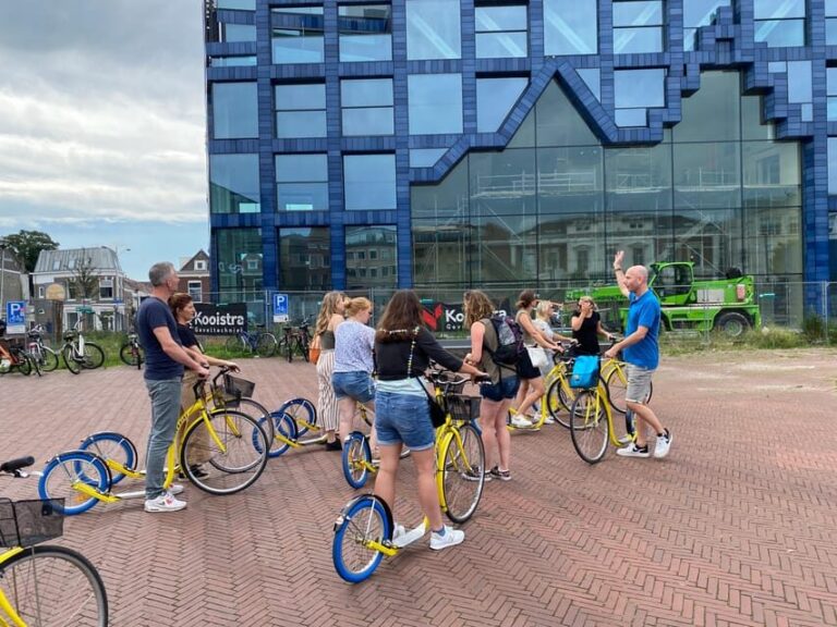 Delft - Step/scootertour in and around the city - Hofje van Pauw: A hidden gem from 1707