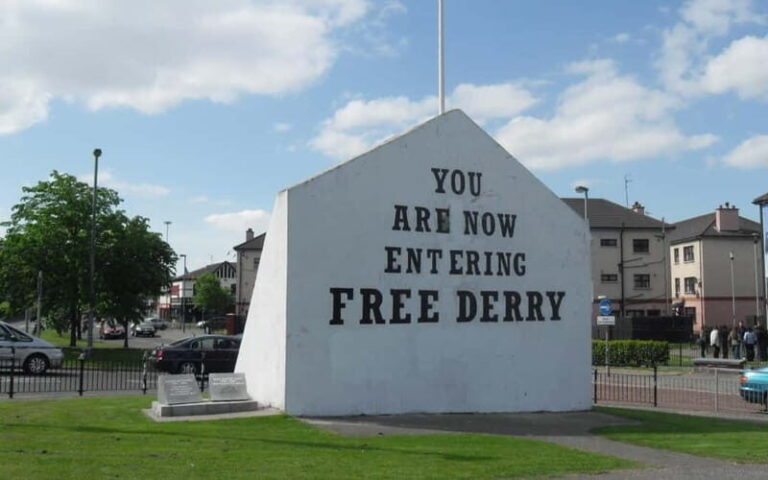 Derry: City Walking Tour & Exploration Game - An In-Depth Look at the Derry Self-Guided Tour