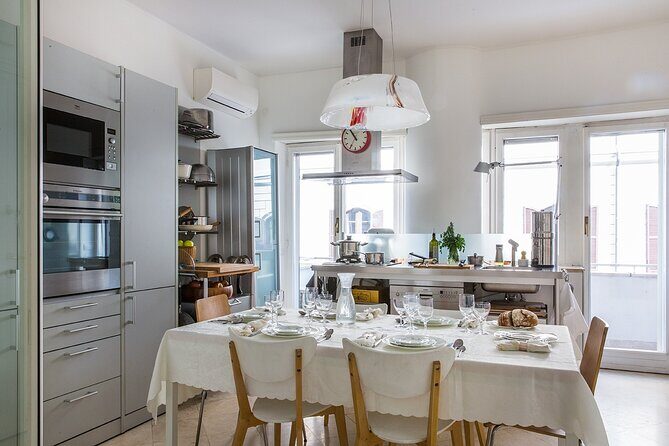 Dining Experience at a local's Home in Castellabate with Show Cooking