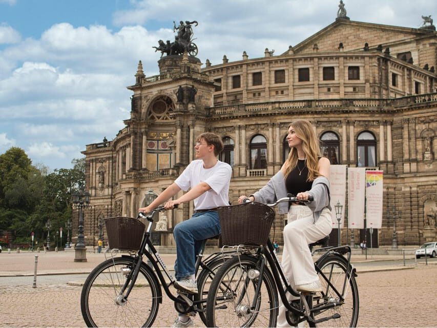 Dresden: Bike Rental - City Bike with Option Children Seat