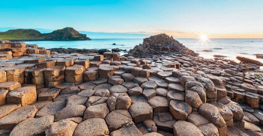 Dublin: Giants Causeway, Dark Hedges, Dunluce & Belfast Tour