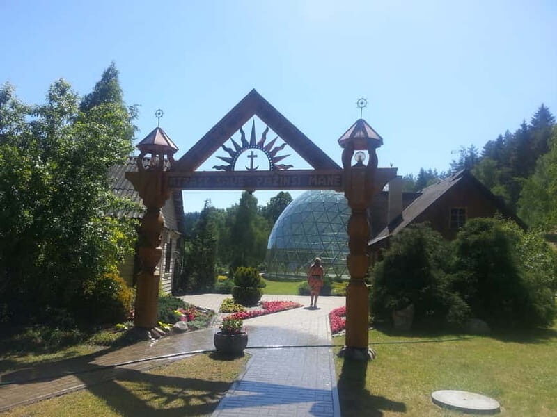 Dzukija National Park and Grutas Park: Full-Day Tour