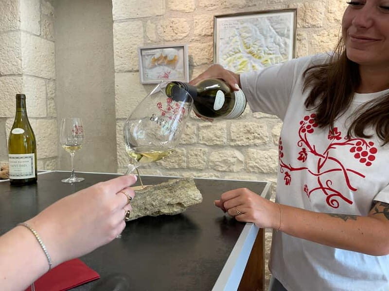 e-Mehari Tour and tasting Chablis Clotilde Davenne