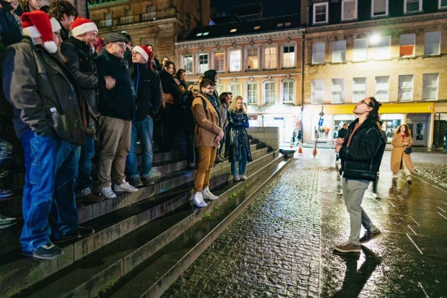 Edinburgh: 7 Bar Pub Crawl with 7 Shots & Discounts