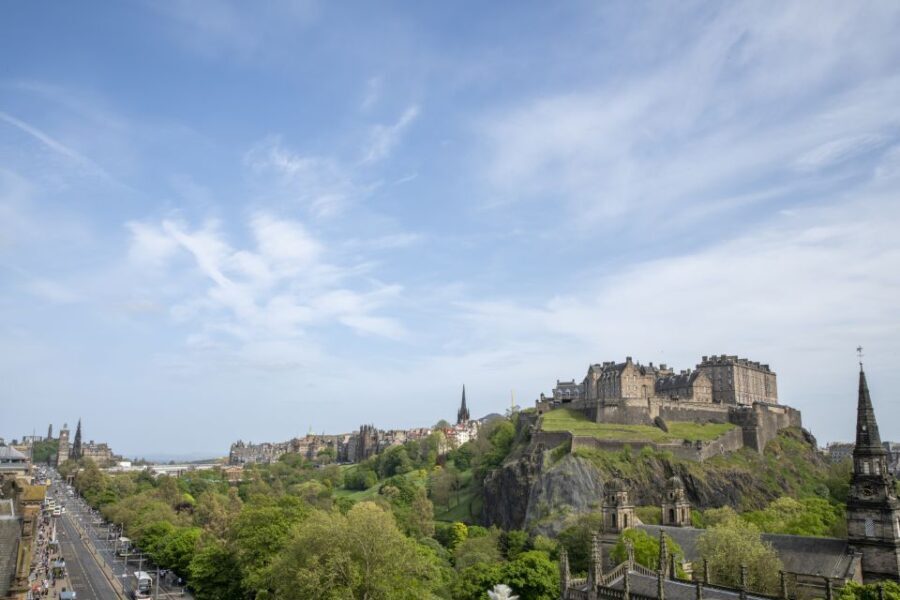 Edinburgh Castle: Guided Walking Tour with Entry Ticket