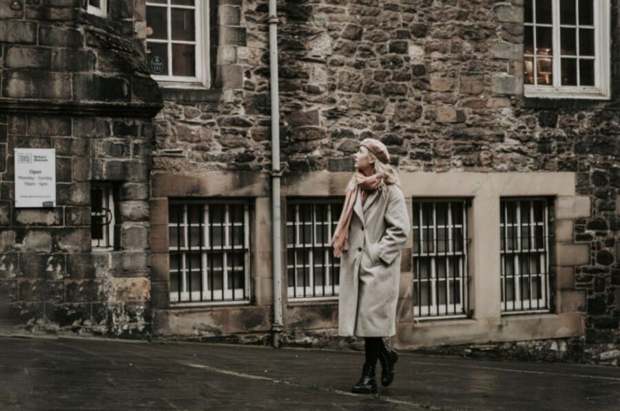 Edinburgh: Photo Shoot with a Private Vacation Photographer
