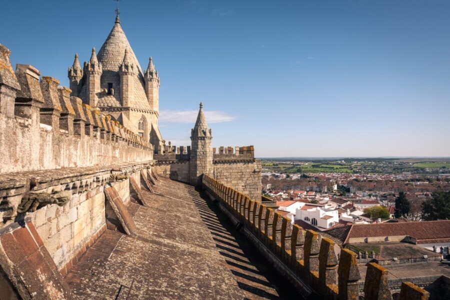 Évora: Flexible Walking Tour in Historic Center
