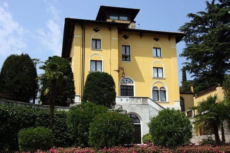 Fabulous Heritage of Sirmione - Walking Tour