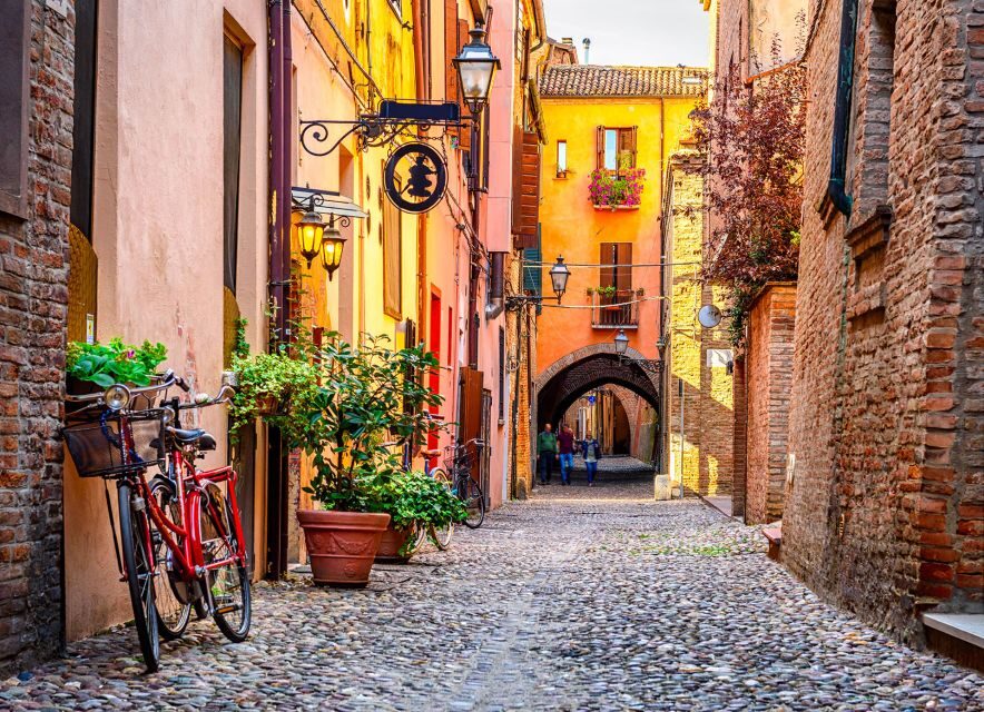 Ferrara: Guided City Highlights Walking Tour