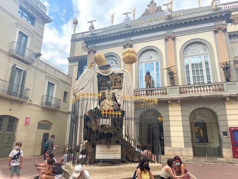 Figueres & Dali Museum Walking Tour with Tickets