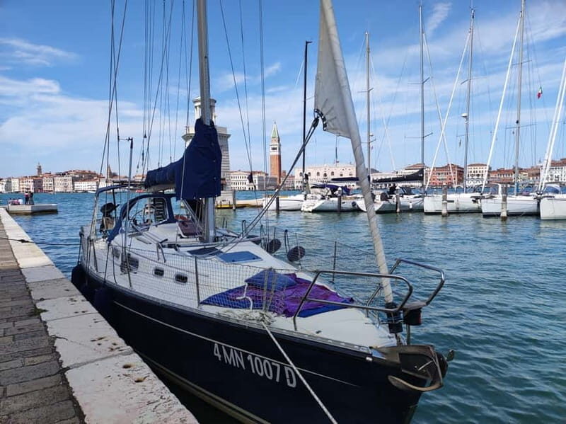 Food experience on a luxury sailing boat tour in Venice