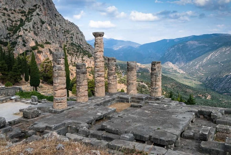 From Athens: 2-Day Tour Delphi, Meteora, and Thermopylae