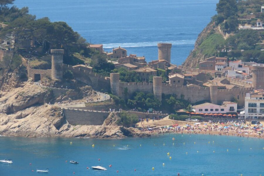 From Barcelona: Tossa de Mar Scuba Diving and 3-Course Meal