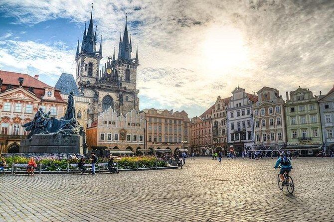 From Budapest to Prague: private transfer with a 2 hour stop
