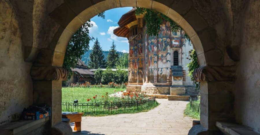 From Cluj-Napoca: 2-Day Bucovina & Painted Monasteries Tour