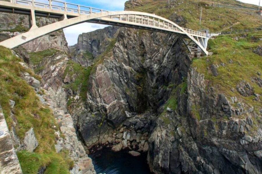 From Cork: Guided Full-Day West Cork to Mizen Head Tour