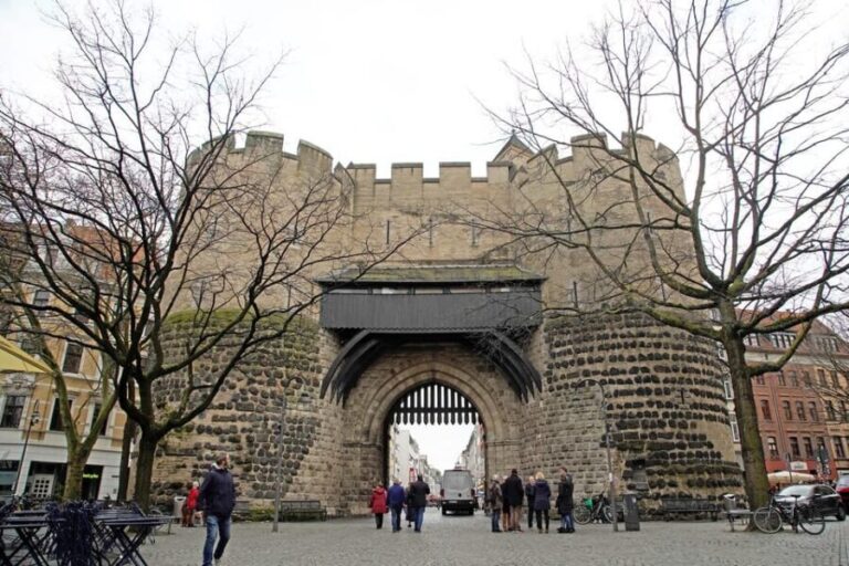 From Eigelstein to Nippes: city tour and wine hike - The Wine Stops and Tastings