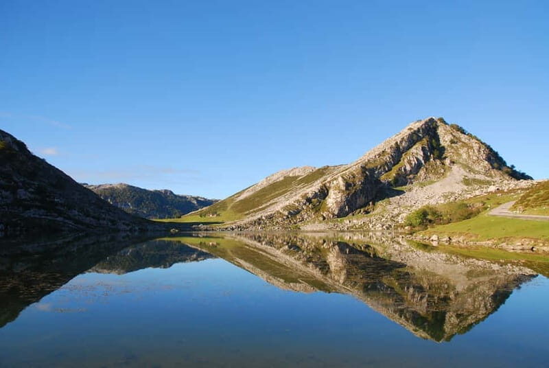 From Gijón: Covadonga Lakes, Cangas de Onís and Lastres