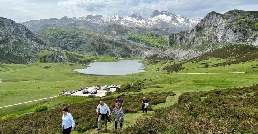 From Gijón or Oviedo: Covadonga Lakes & Sanctuary and Cangas