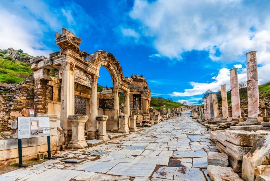 From Izmir: Ephesus and House of Virgin Mary Tour with Lunch