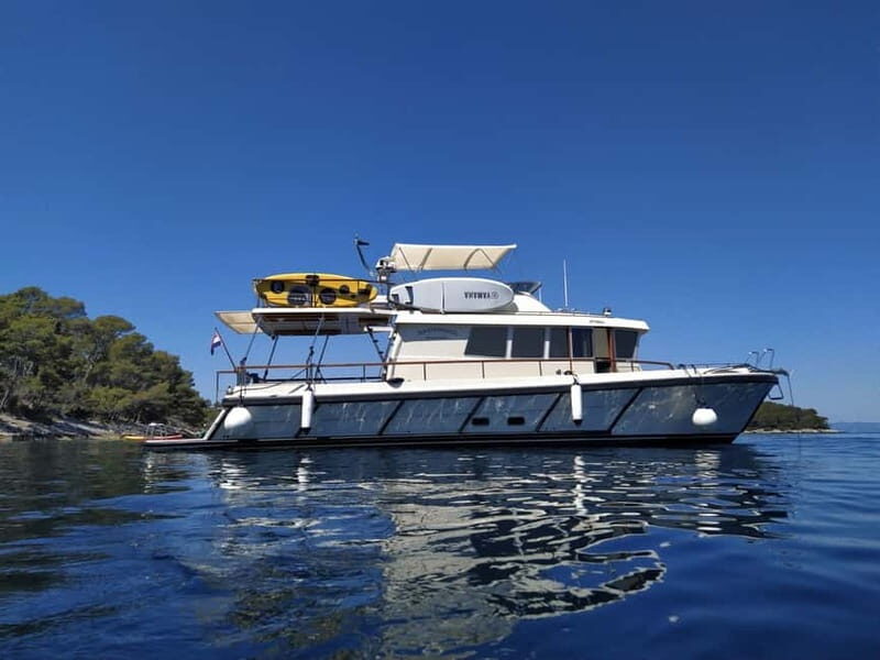 From Korcula island: Mljet Island Yacht Day Trip with Lunch