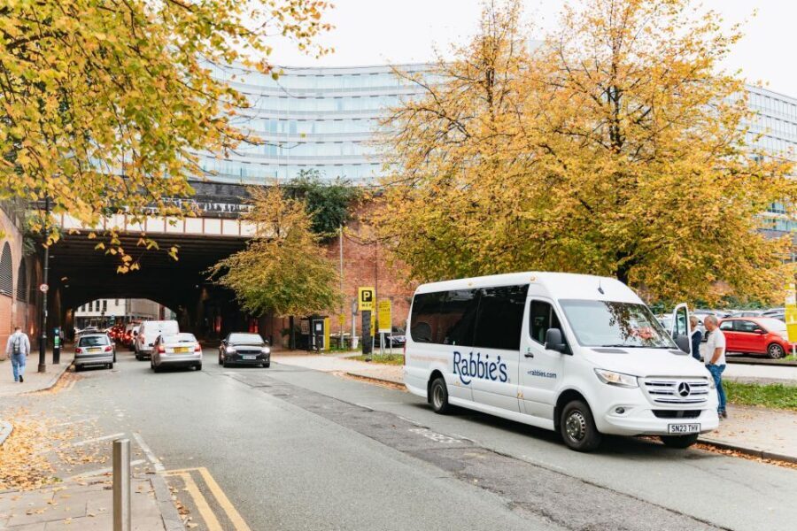 From Manchester: Lake District Bus Tour & Windermere Cruise
