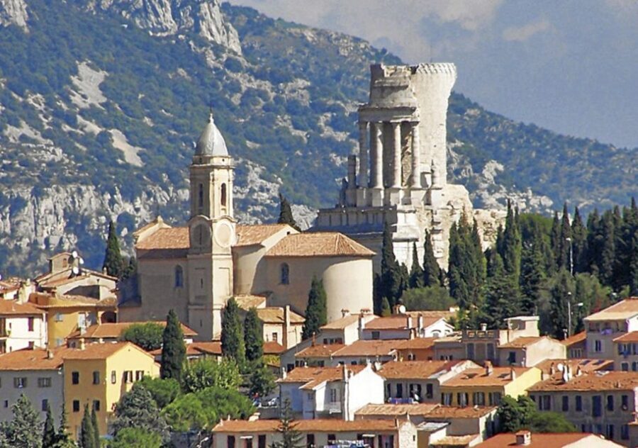 From Nice: Full-Day Italian Market, Menton, & La Turbie Tour
