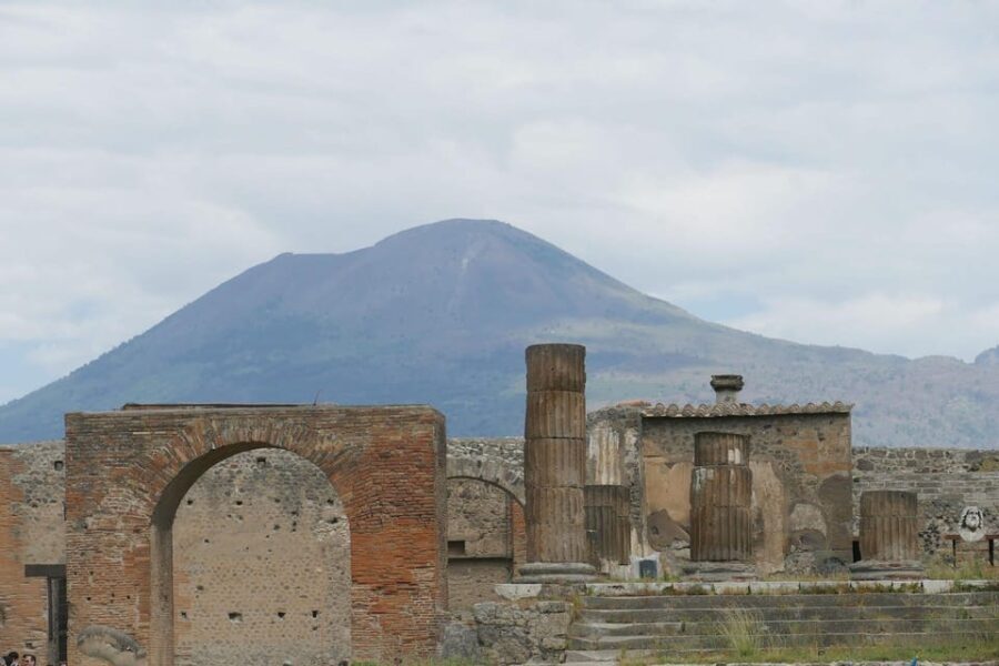 From Pompeii: Walking Tour with Guide in the Excavations